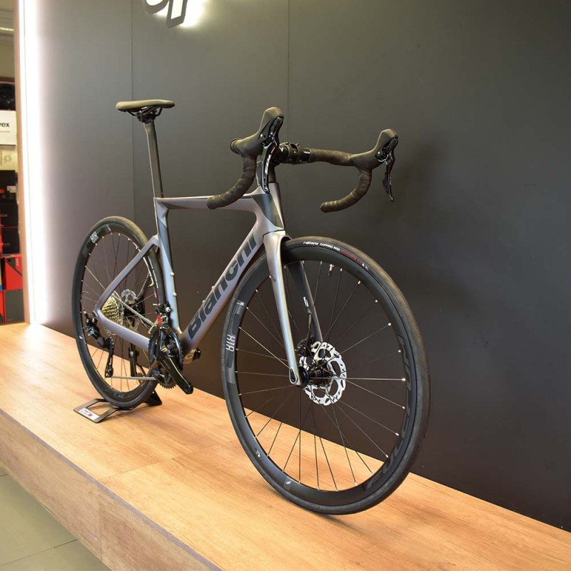 Bici da Strada Nuova Bianchi Oltre Race 105 12V 2024