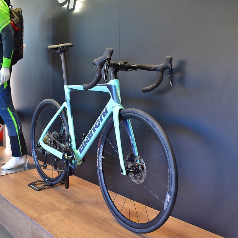 Bici da Strada Nuova Bianchi Oltre Race 105 Di2 12V 2024