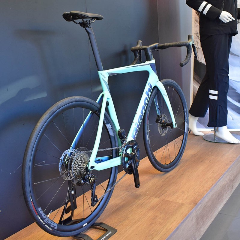 Bici da Strada Nuova Bianchi Oltre Race 105 Di2 12V 2024